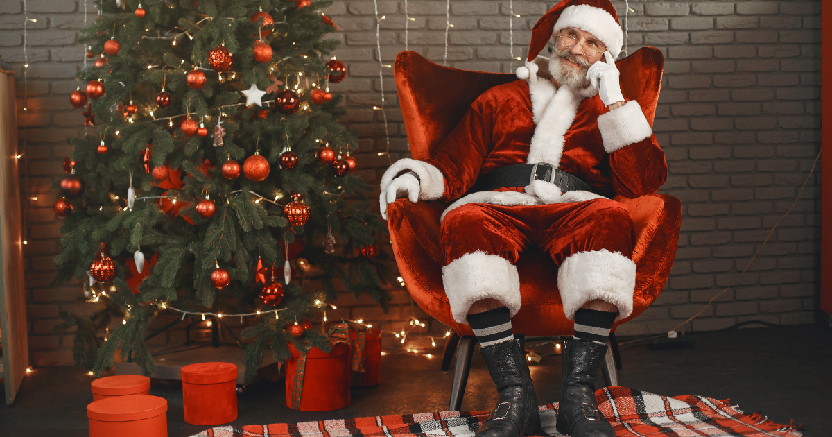 How to Create the Perfect Santa Claus Costume–14 Easy Steps